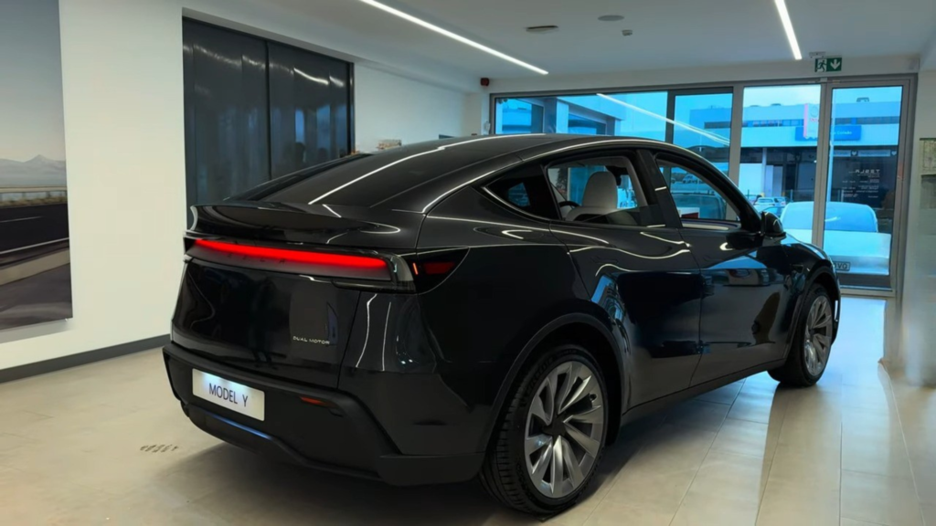 Novo Tesla Model Y chega a Lisboa - Long Range